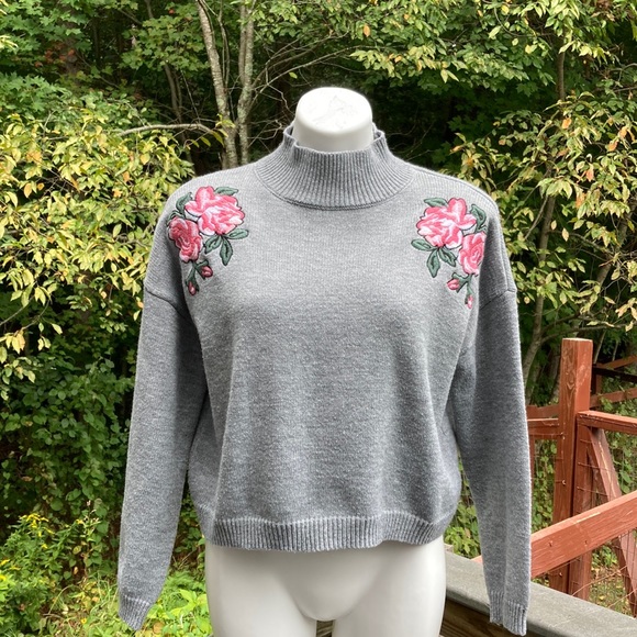 Sweaters | Variegated Gray Cropped Sweater With Embroidered Rose ...
